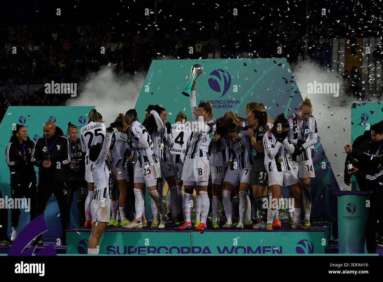 Juventus Women celebrate the Supercoppa Women's match between Juventus ...