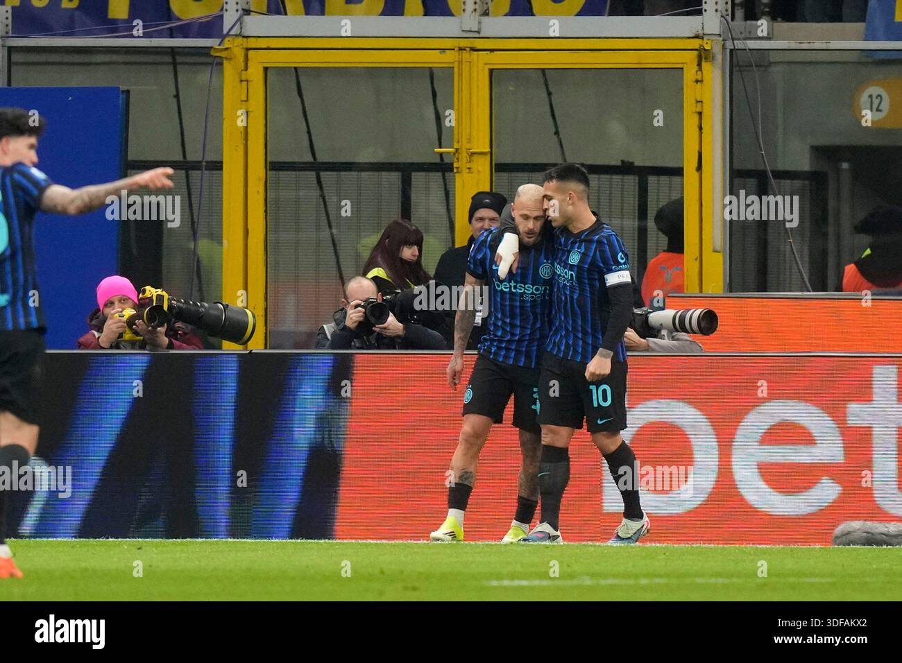 Inter Milan's Federico Dimarco, centre, celebrates after scoring the ...
