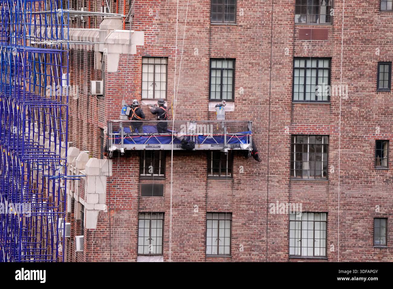 15th floor scaffolding hi-res stock photography and images - Alamy