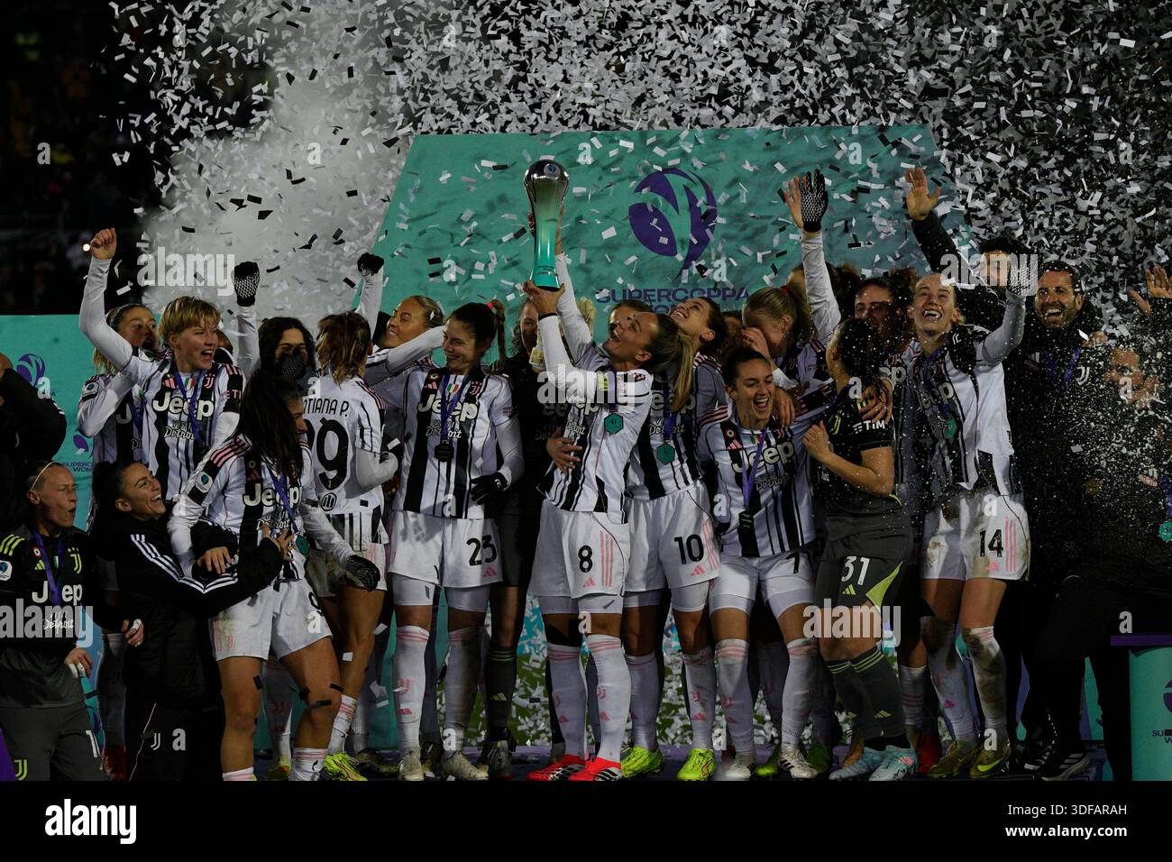 Juventus Women celebrate the Supercoppa Women's match between Juventus ...