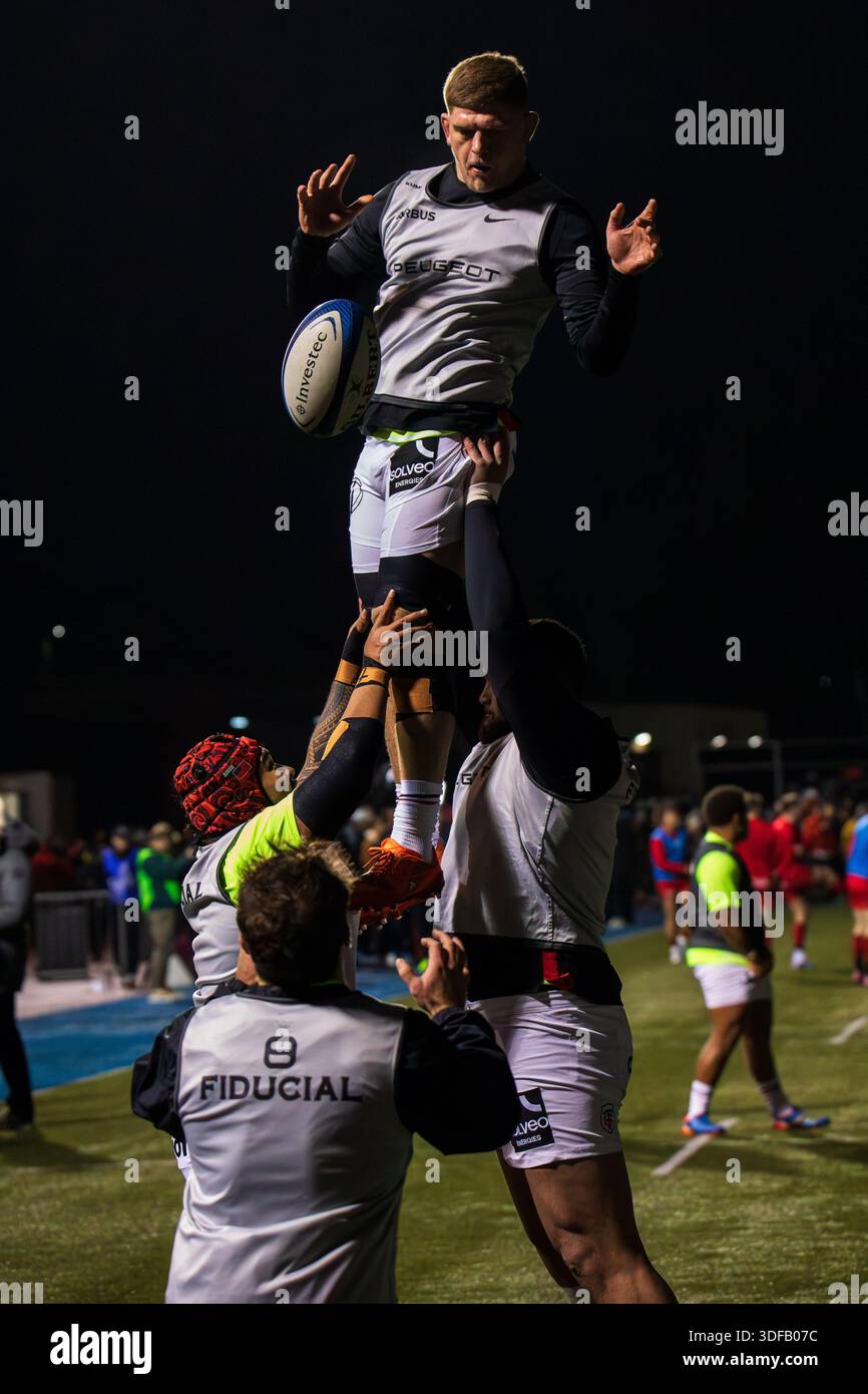 London, UK, 11th January 2026 Toulouse flanker Jack Willis passes the ...