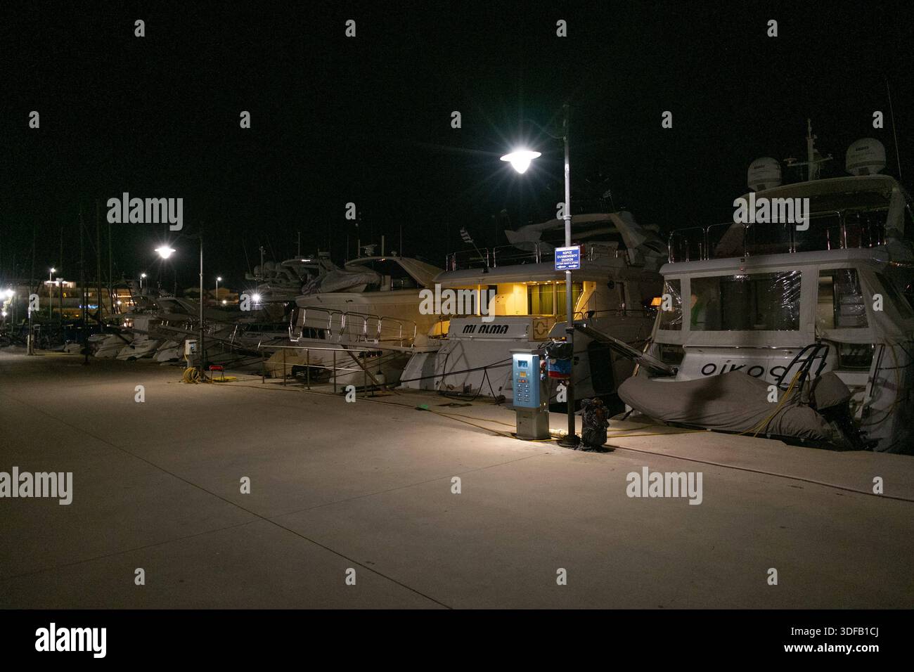 Fischereihafen von Nea Artaki am 5. Januar 2026 bei Nacht. GREECE ...