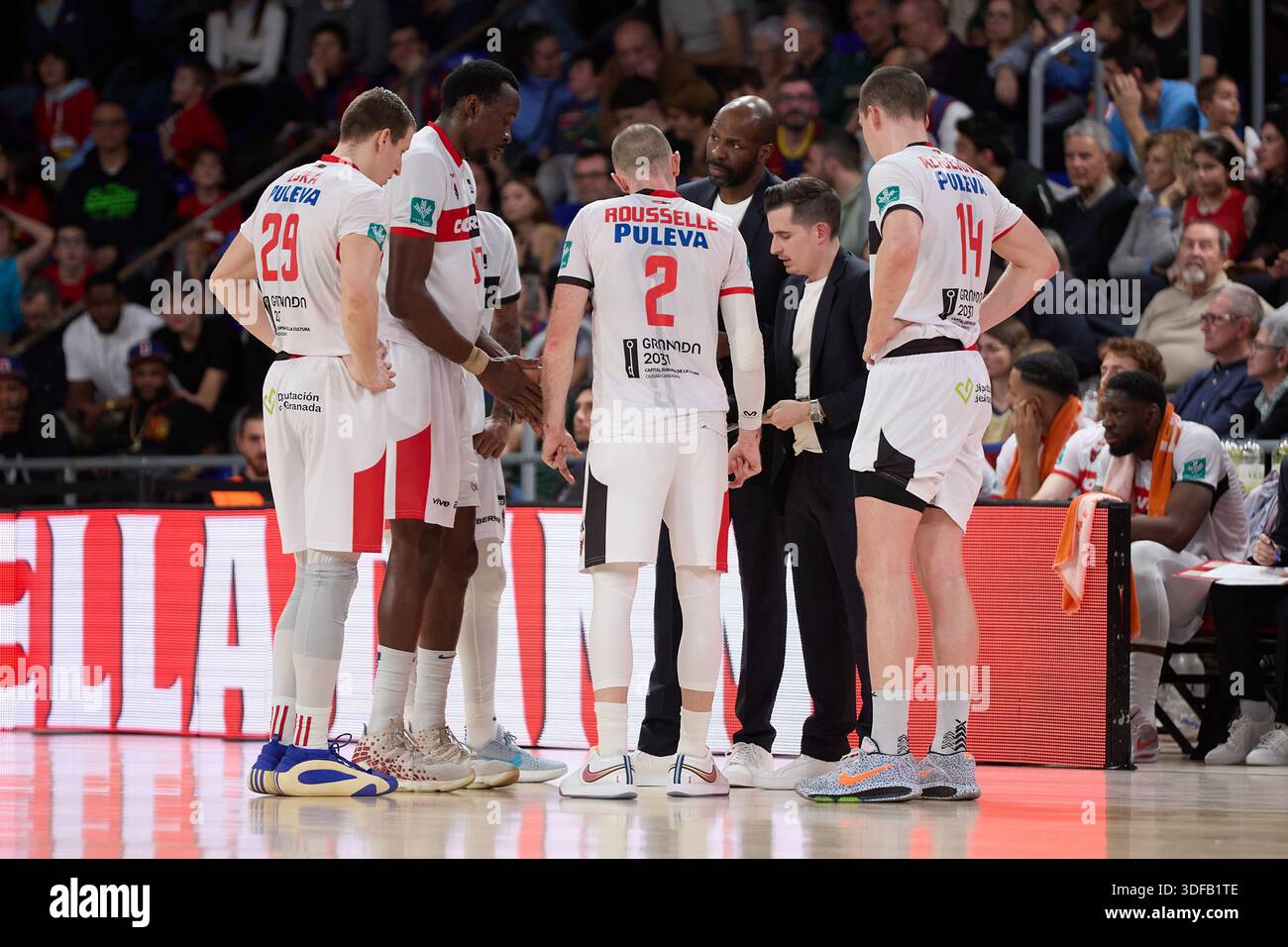 Arturo Ruiz, head coach of Coviran Granada, with plyers during the ...