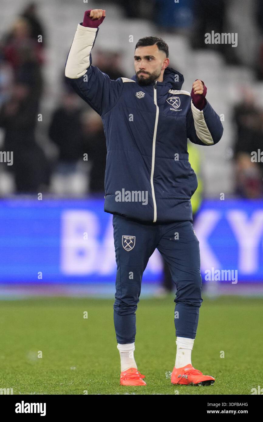 Valentin Castellanos of West Ham United celebrates win aft full time ...