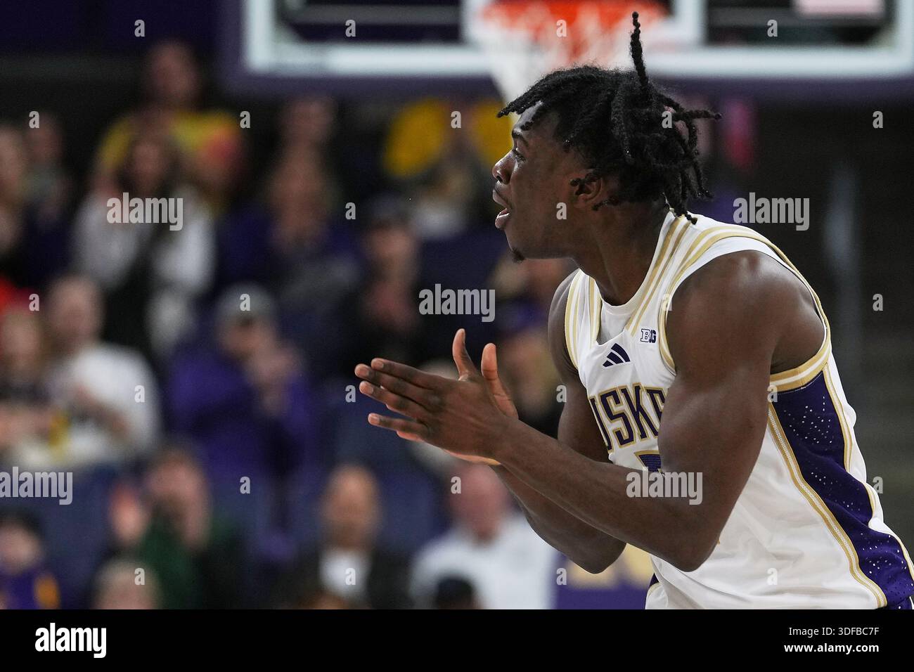Washington guard Zoom Diallo reacts during the first half of an NCAA ...