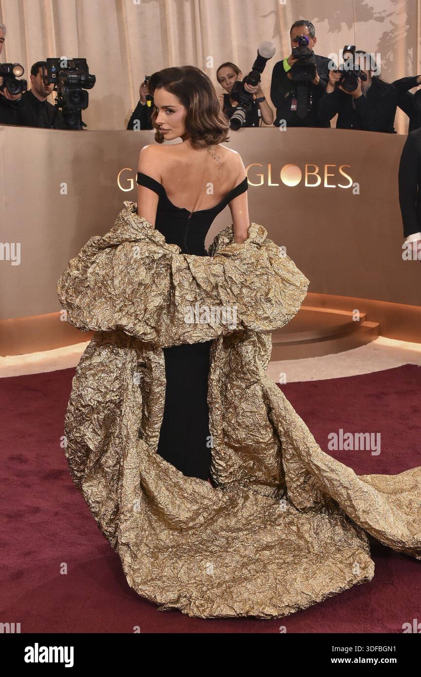 Maura Higgins at arrivals for 83rd Annual Golden Globes - Part 1 ...