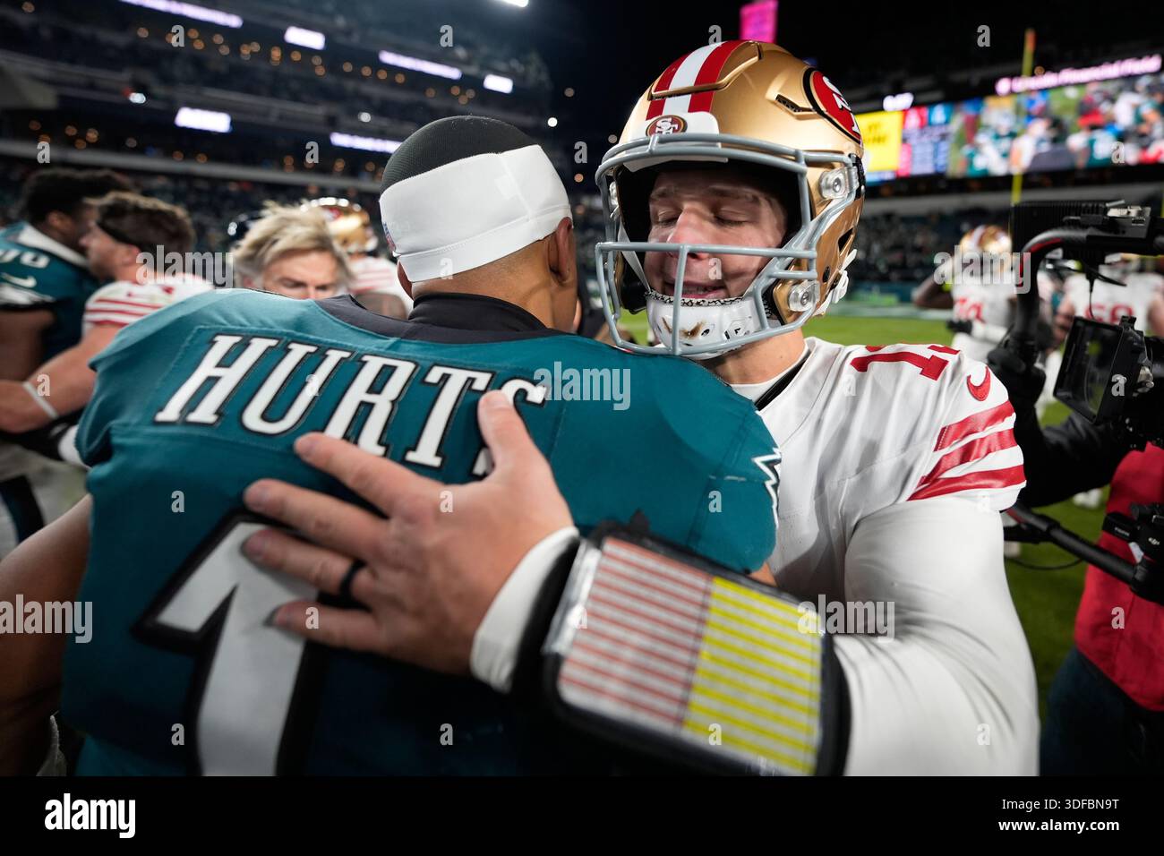 Philadelphia Eagles quarterback Jalen Hurts (1) and San Francisco 49ers ...