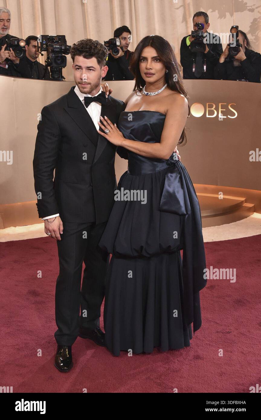 Priyanka Chopra Jonas, Nick Jonas at arrivals for 83rd Annual Golden ...