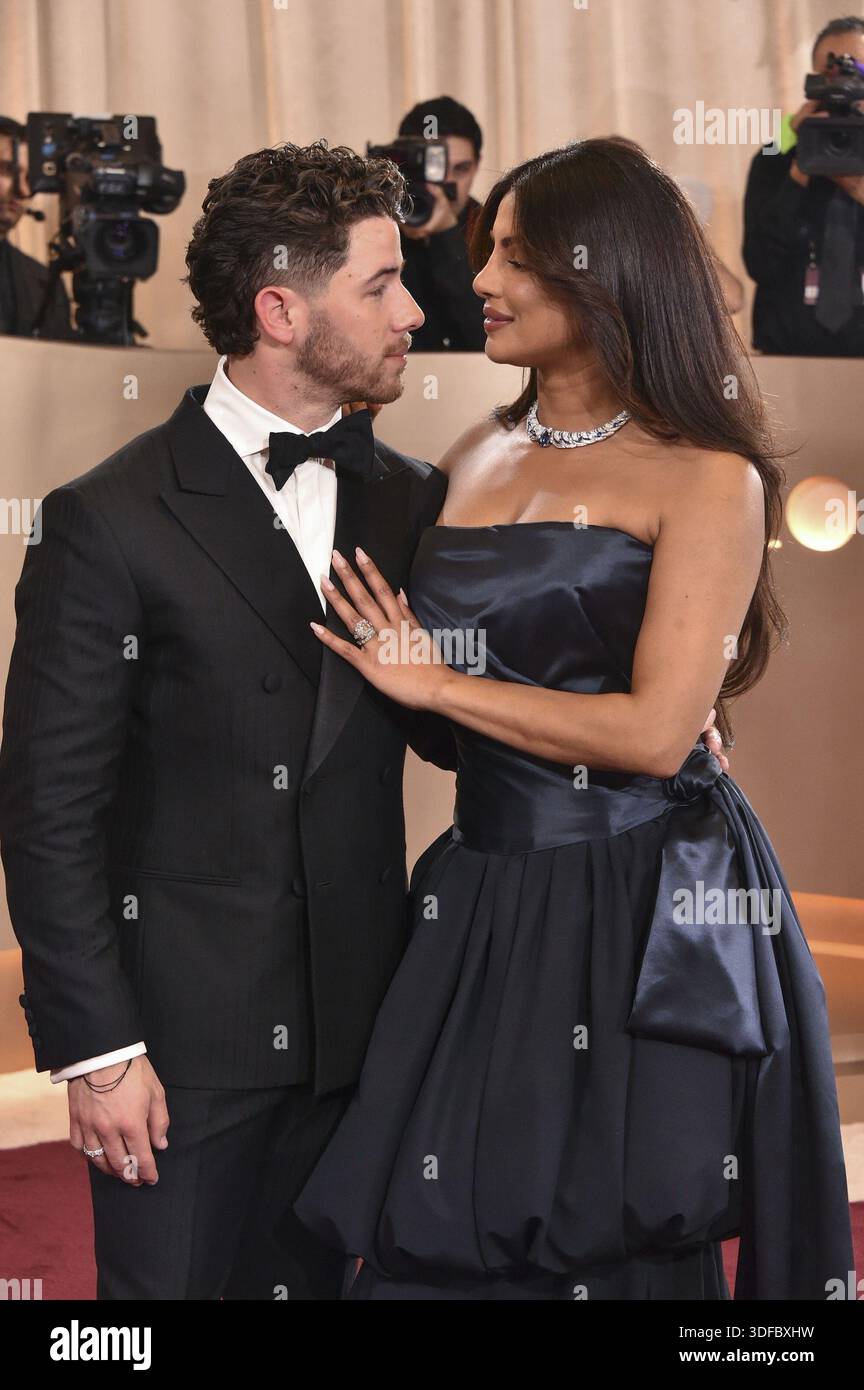 Priyanka Chopra Jonas, Nick Jonas at arrivals for 83rd Annual Golden ...