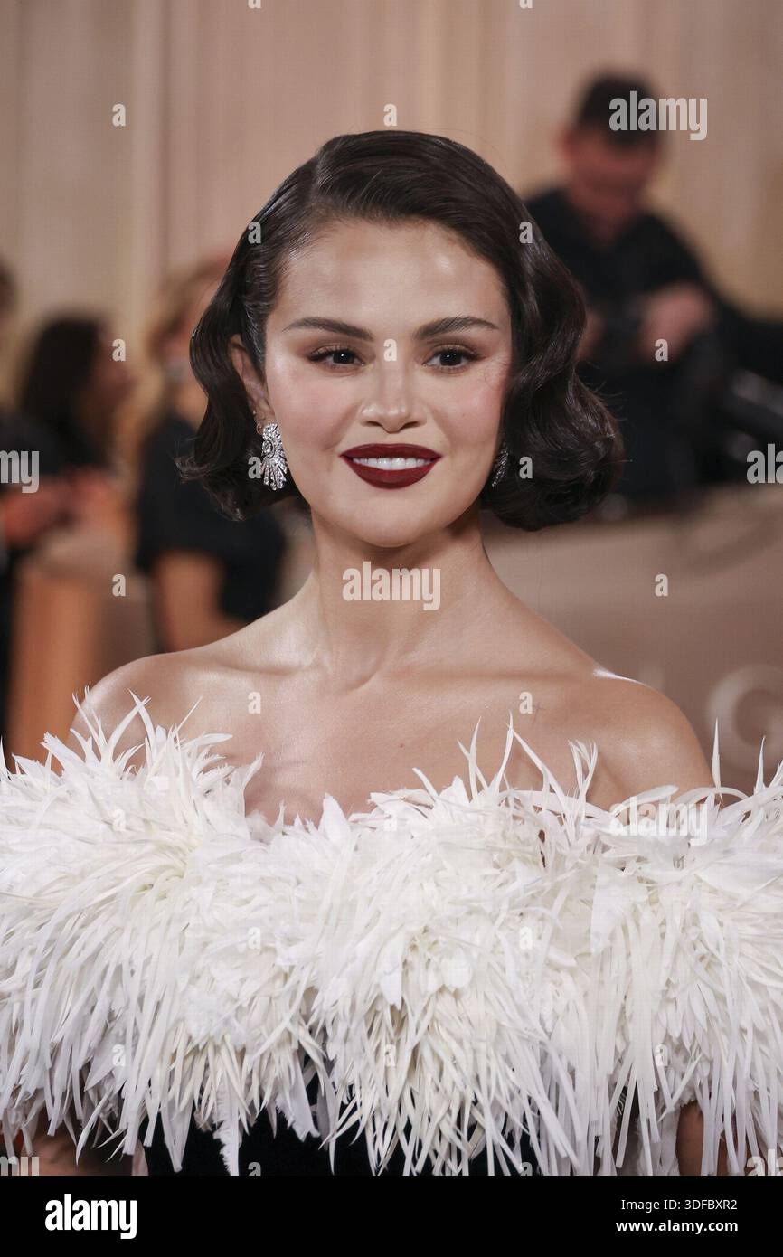 Selena Gomez at arrivals for 83rd Annual Golden Globes - Part 2 ...