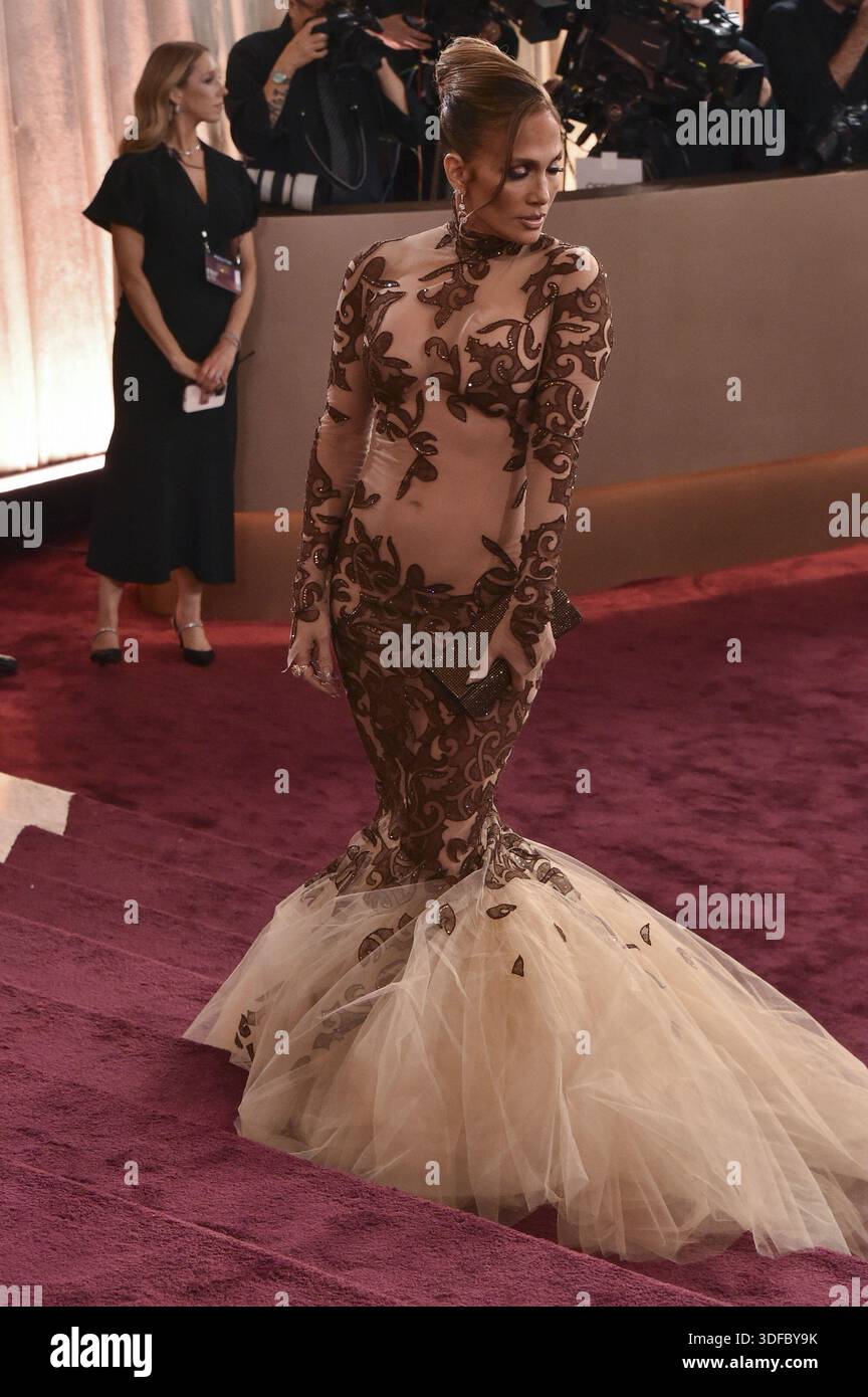 Jennifer Lopez at arrivals for 83rd Annual Golden Globes - Part 2 ...