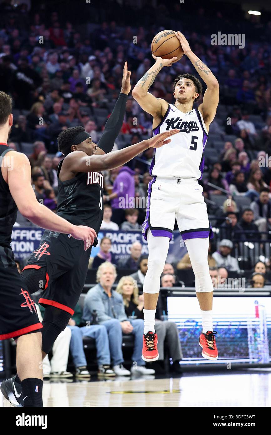 Sacramento Kings guard Nique Clifford (5) shoots over Houston Rockets ...