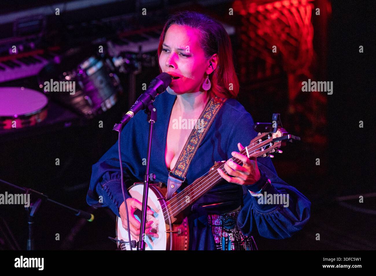 Silkroad Ensemble performs with leader Rhiannon Giddens on banjo and ...