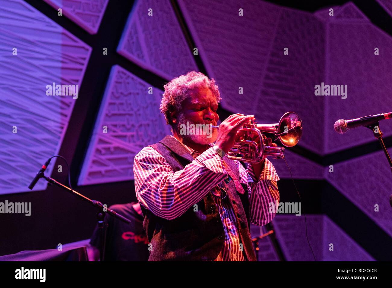 Graham Haynes on trumpet performs with Brendon Ross Phantom Station ...