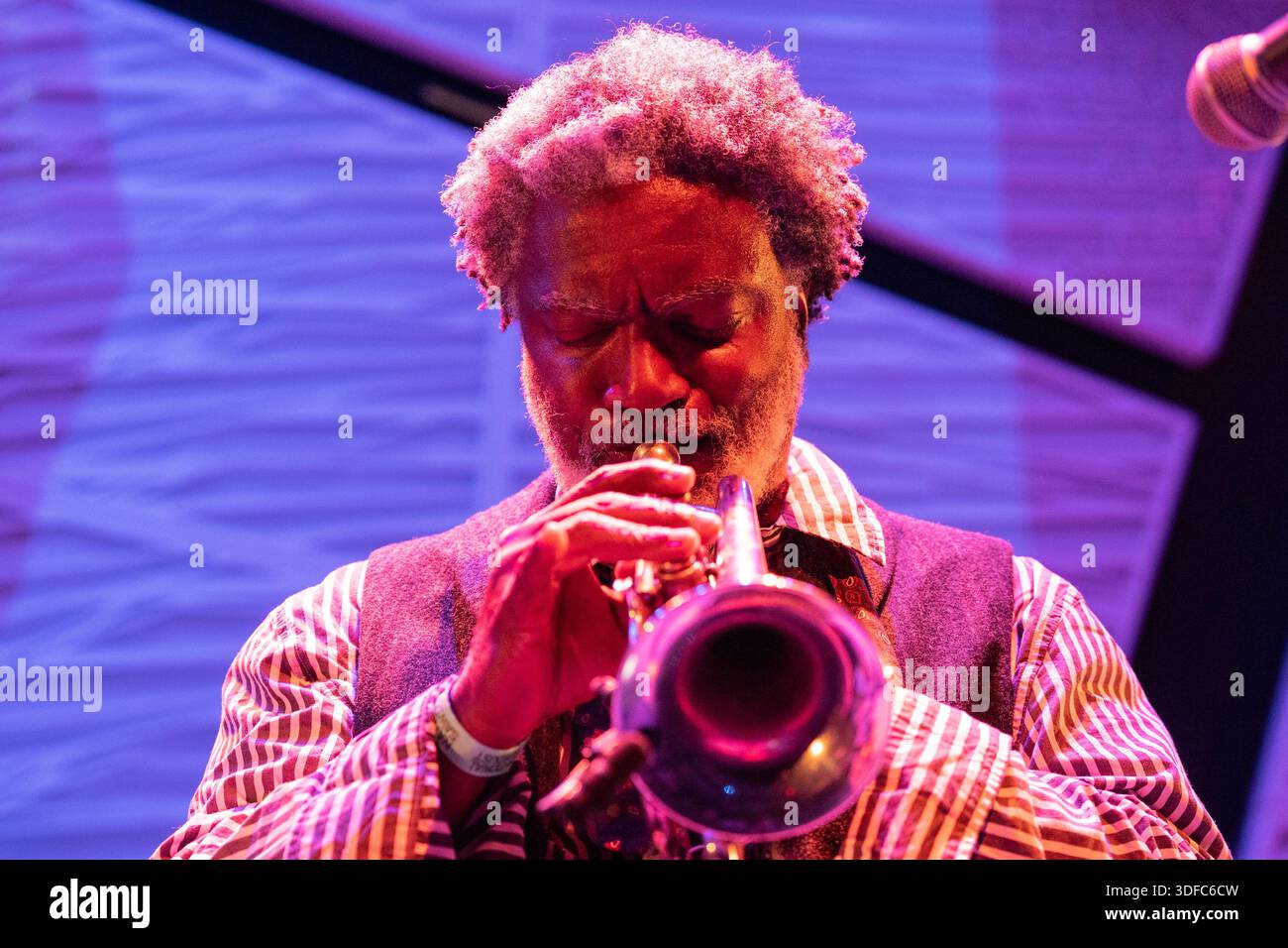 Graham Haynes on trumpet performs with Brendon Ross Phantom Station ...