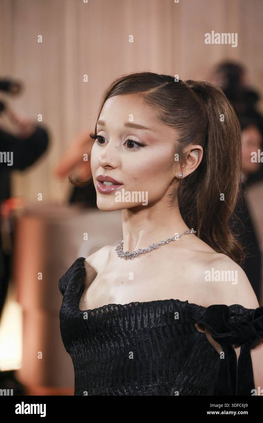 Ariana Grande at arrivals for 83rd Annual Golden Globes - Part 3 ...