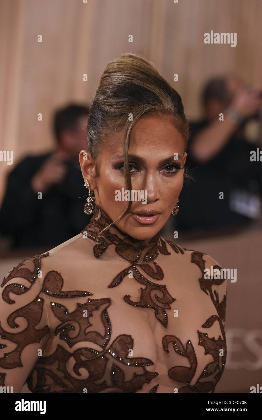 Jennifer Lopez at arrivals for 83rd Annual Golden Globes - Part 3 ...