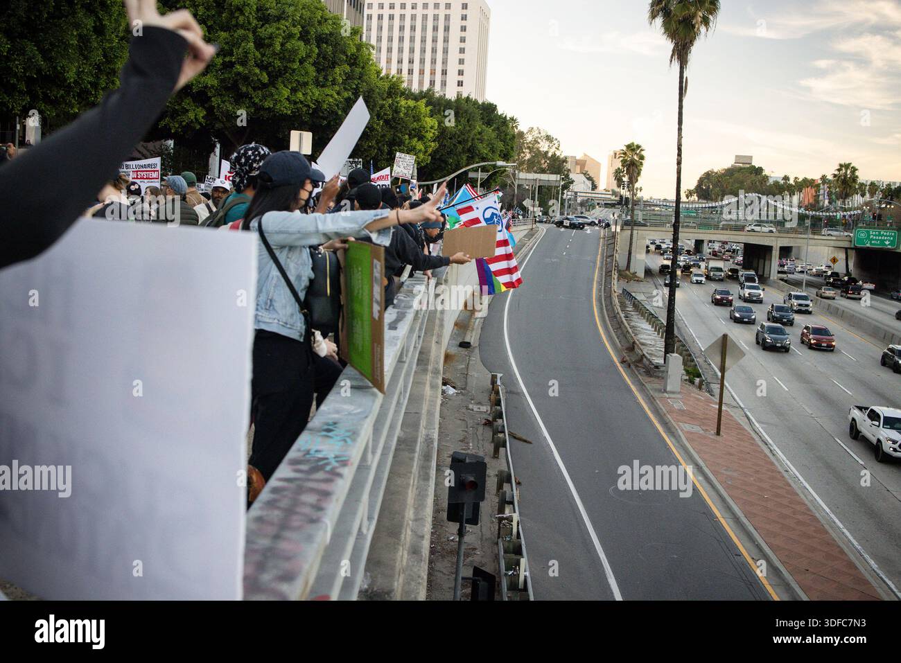 Protesters gather on an overpass above downtown Los Angeles traffic ...