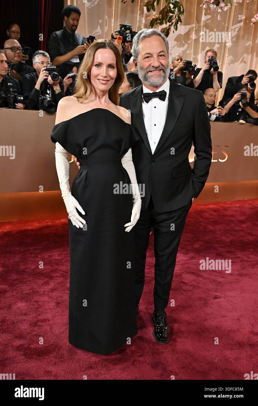 Leslie Mann and Judd Apatow arriving at the 83rd Annual Golden Globes ...