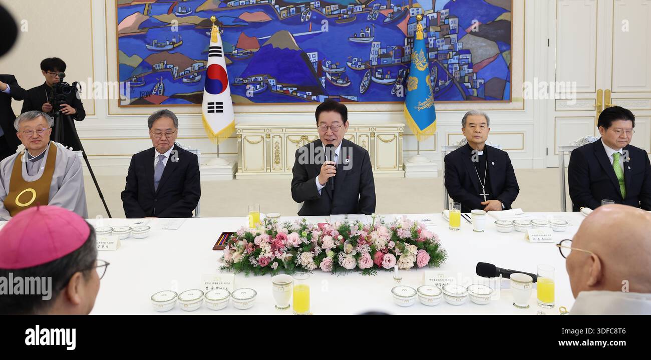 12th Jan, 2026. Lee meets religious leaders President Lee Jae Myung (C ...
