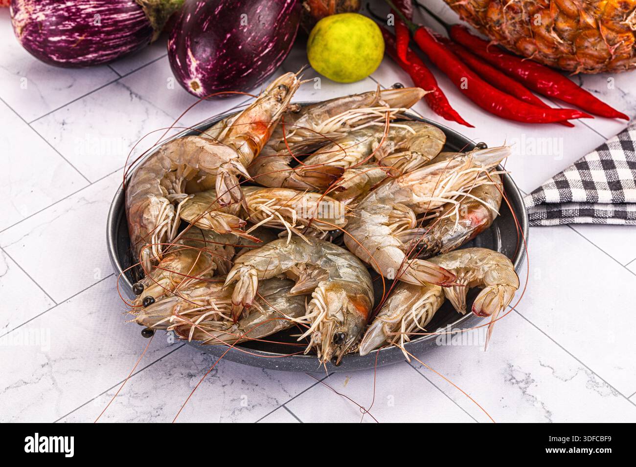 Raw fresh prawns for cooking in the bowl Stock Photo - Alamy