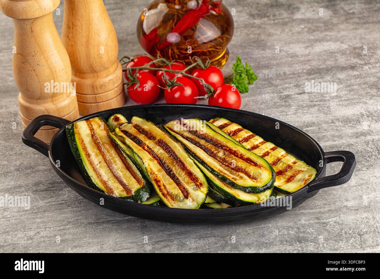 Vegetarian barbecue - grilled young zucchini Stock Photo - Alamy