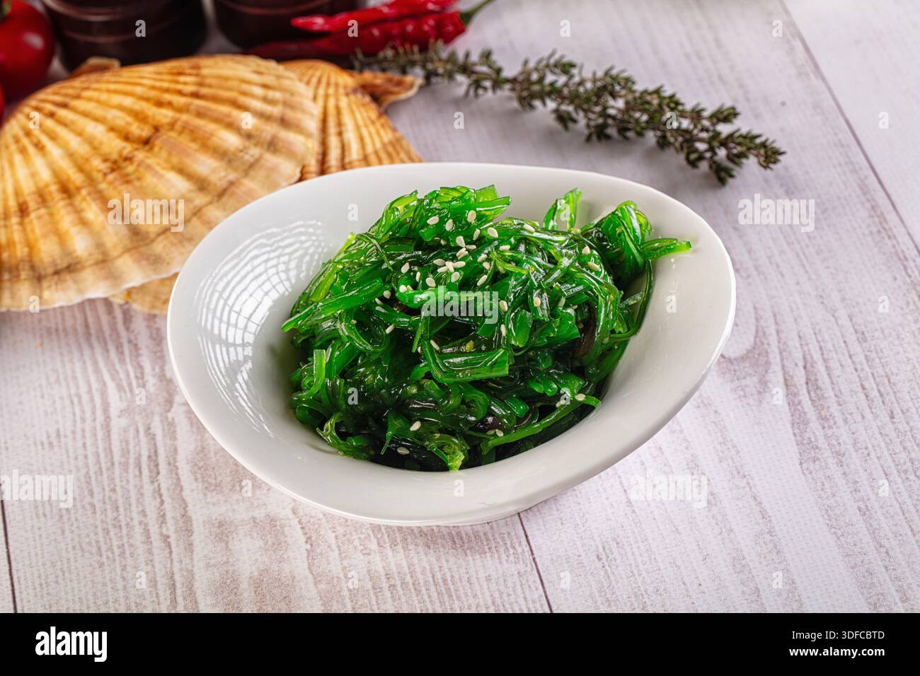 Japanese Chuka Wakame salad with sesame seeds Stock Photo - Alamy