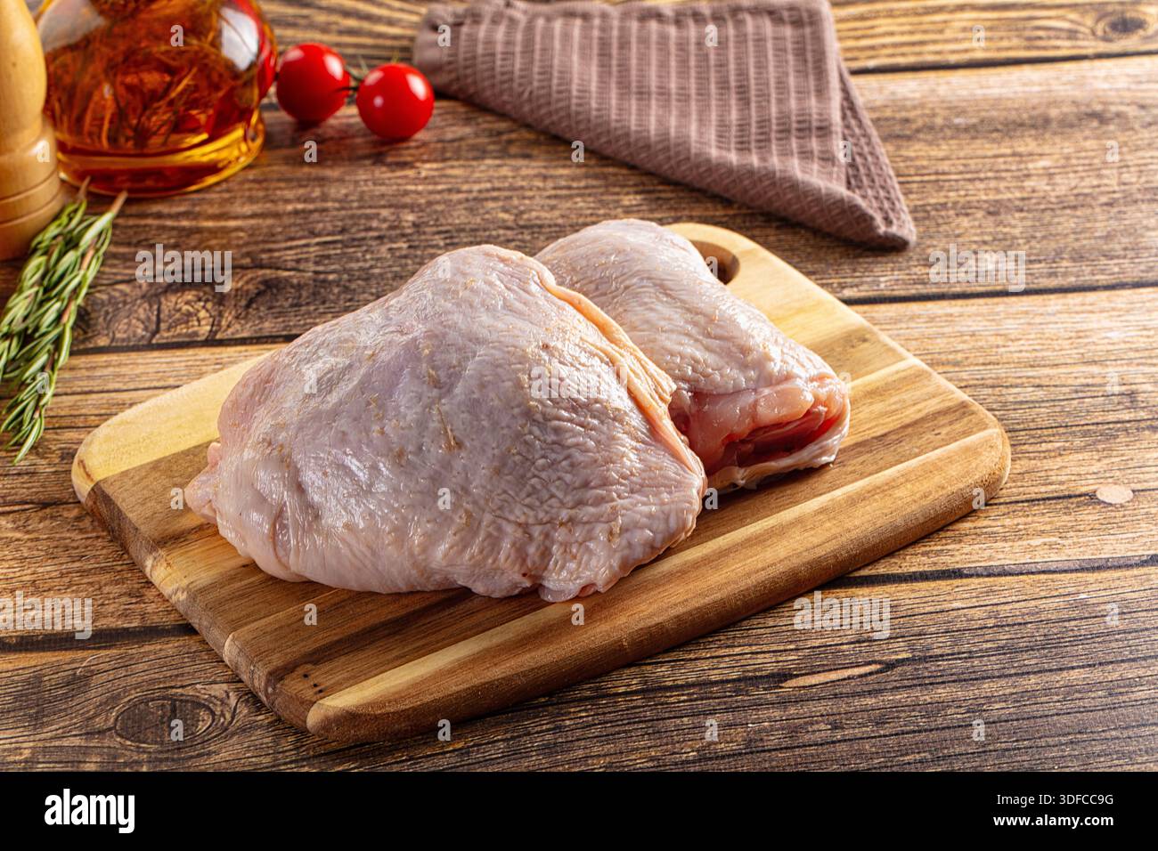 Raw chicken leg thighs for cooking Stock Photo - Alamy