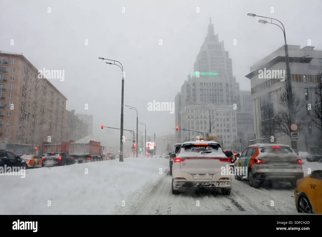 Russian capital moscow experiences heavy snowfall hi-res stock ...