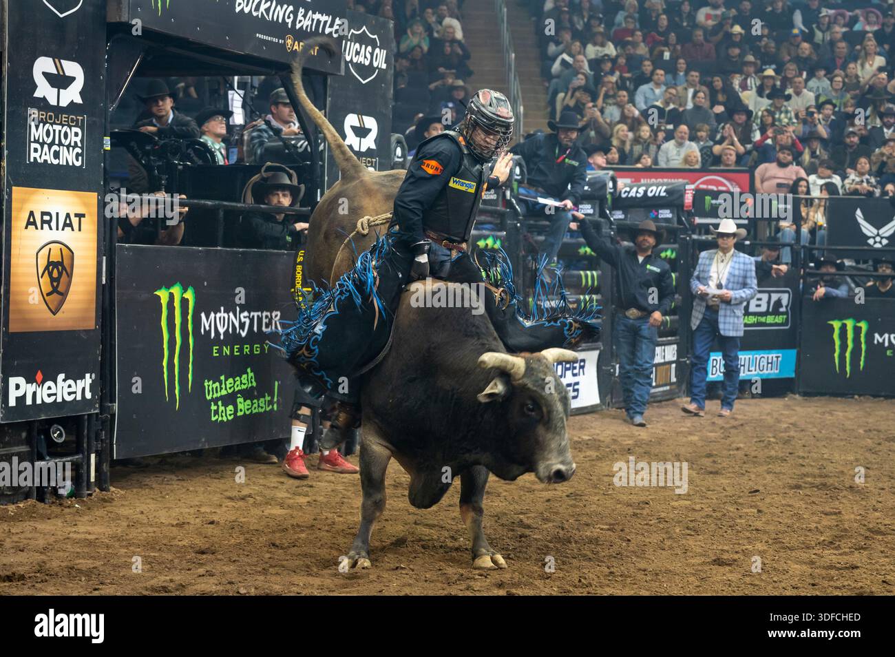 Cort McFadden rides Big Timber during the third round of the ...