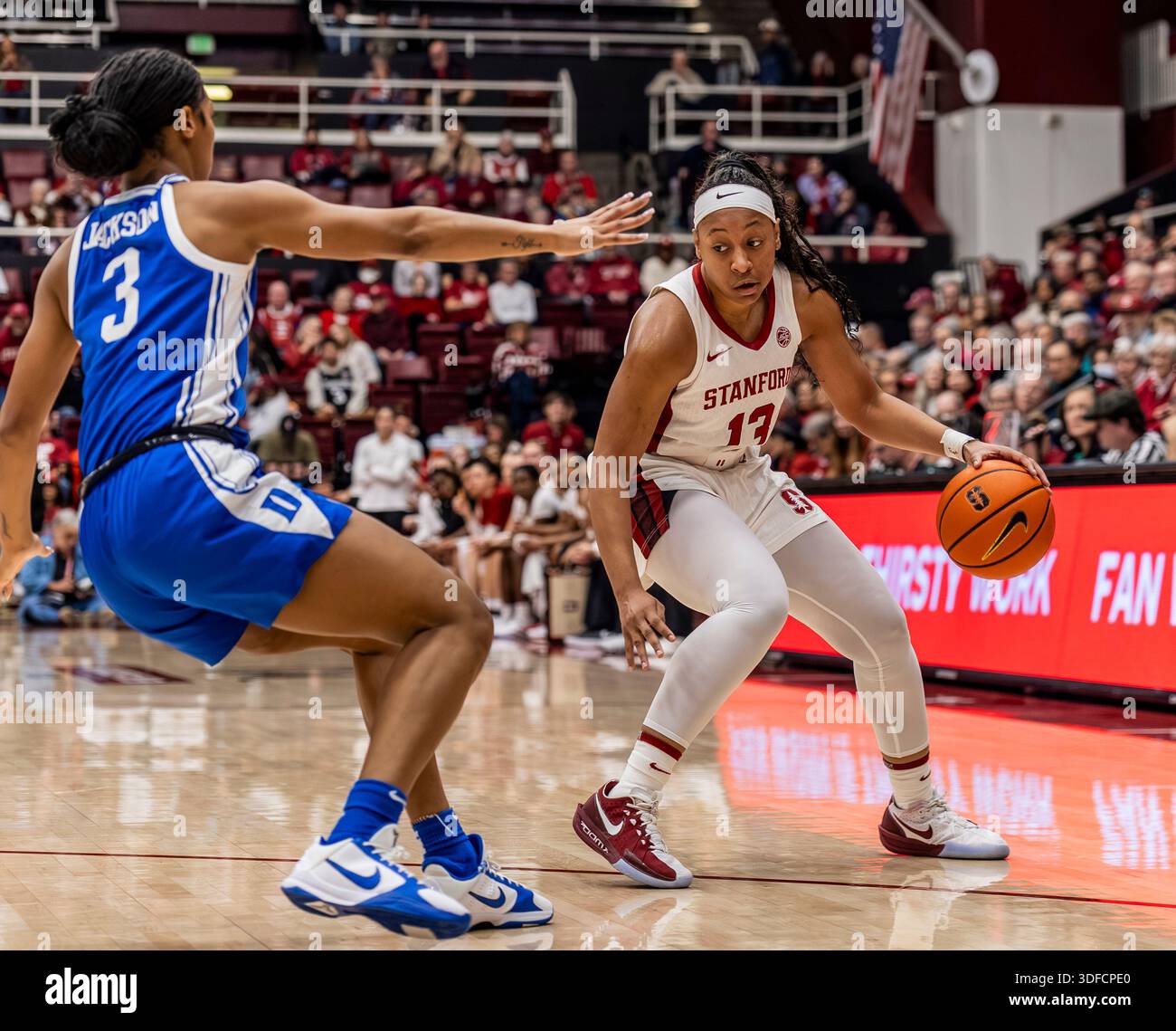 January 11 2026 Stanford guard Chloe Clardy (13)sets the play during ...