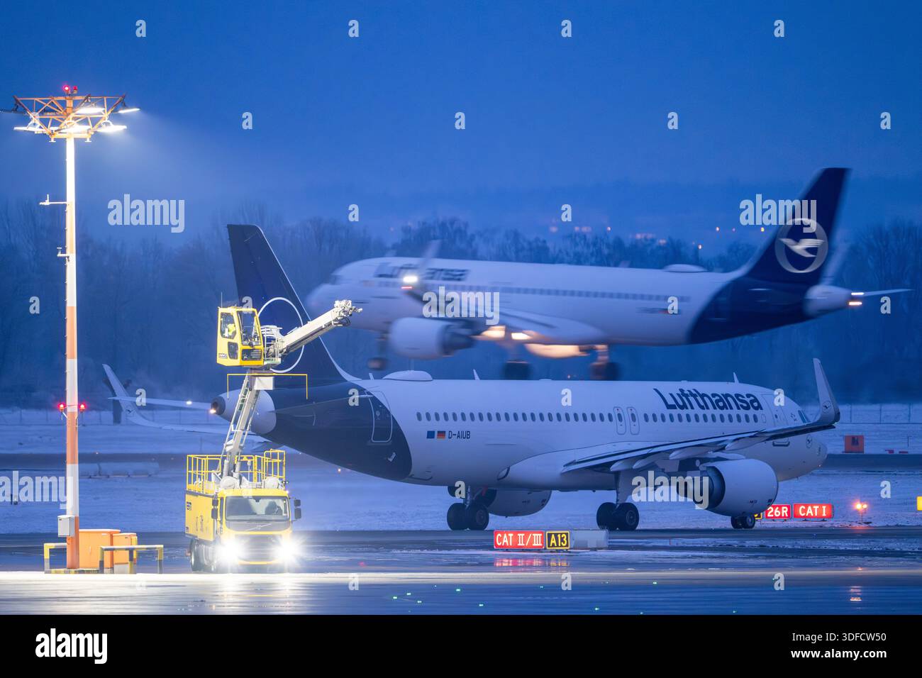 12 January 2026, Bavaria, Munich: At Munich Airport in the early hours ...