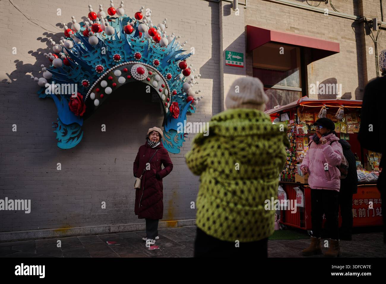 Women take turn to pose for a photo with a Peking Opera headgear on ...