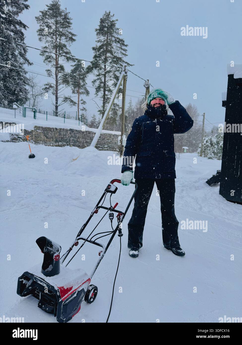 Man clearing snow near hi-res stock photography and images - Alamy