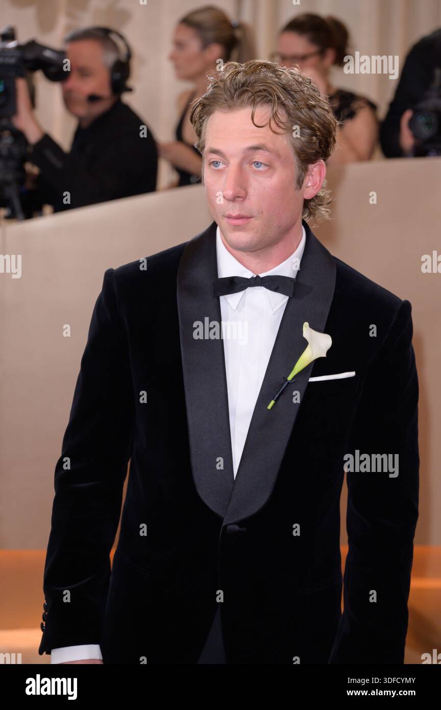 LOS ANGELES, USA. January 11, 2026: Jeremy Allen White at the 83rd ...