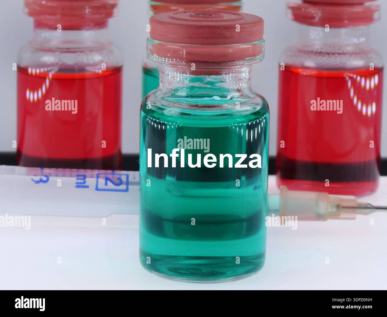 Symbolbild Influenza -Virus als Schrift auf Serumflaschen Influenza ...