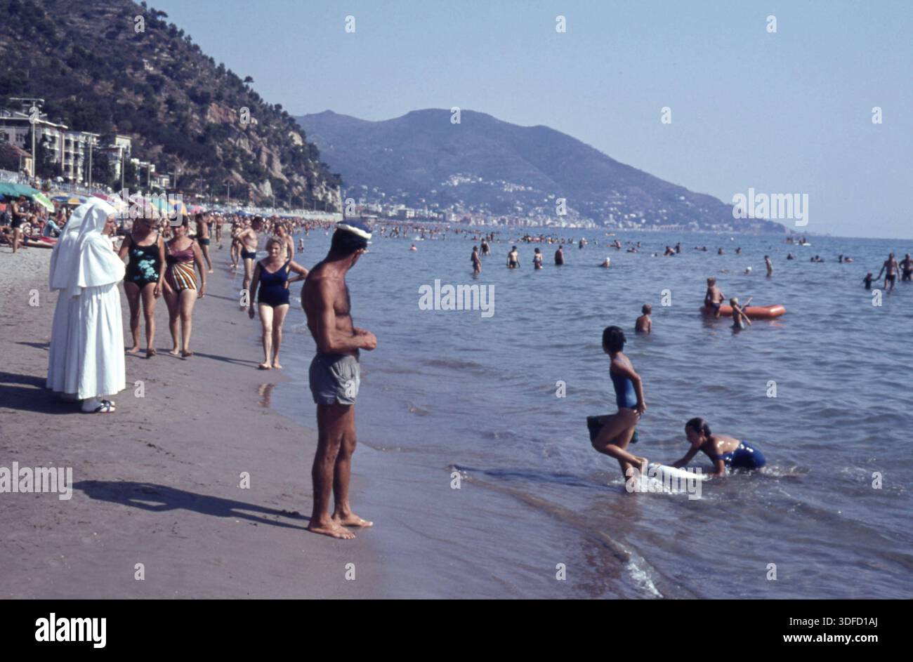 Urlauber Italien, 20200101, Aufnahme ca. 1965, Ferien am Meer ...