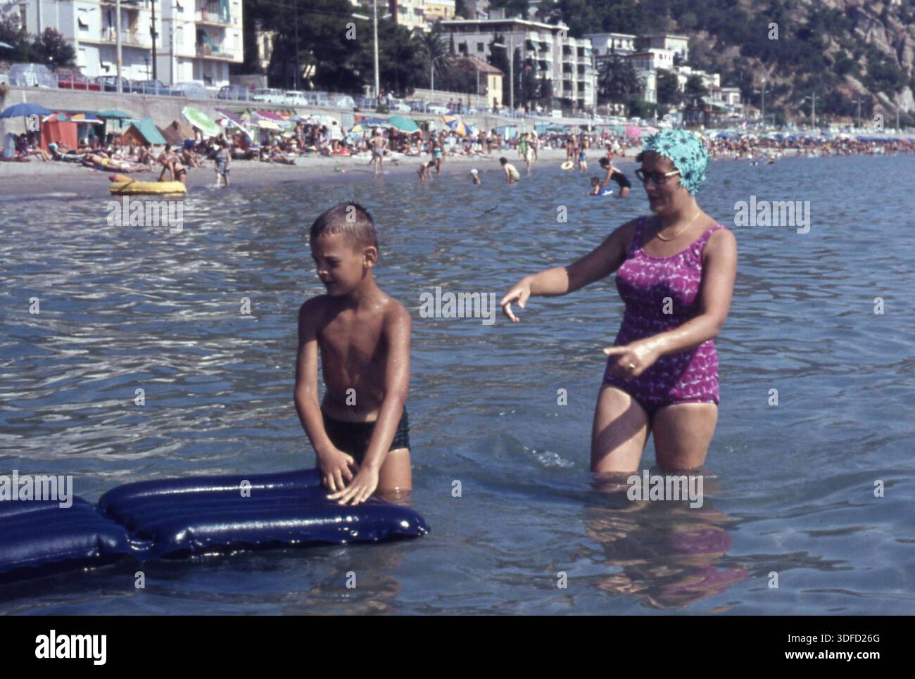 Urlauber Italien, 20200101, Aufnahme ca. 1965, Ferien am Meer ...