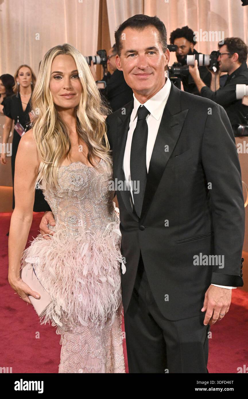 Molly Sims mit Ehemann Scott Stuber bei der Verleihung der 83. Golden ...