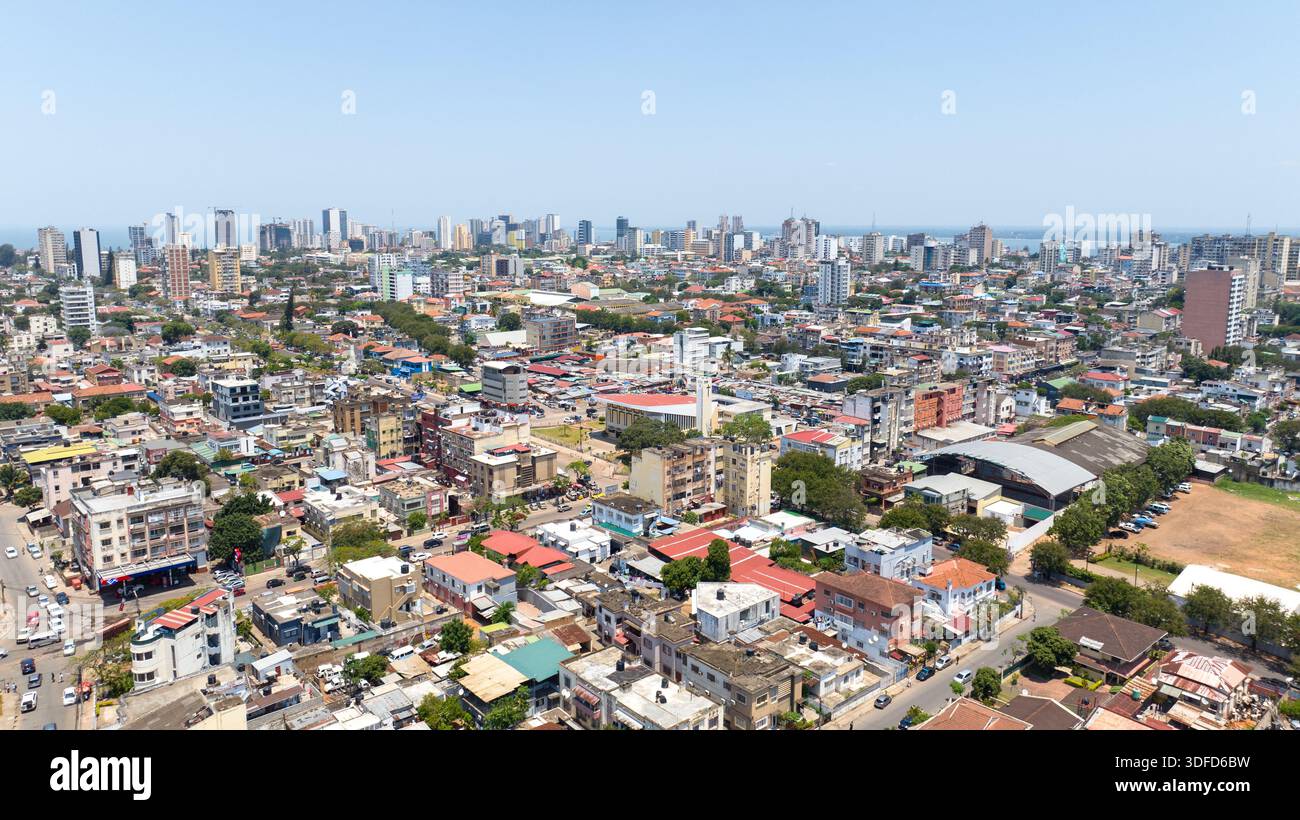Aerial view of the city, where the buildings rise towards the horizon ...