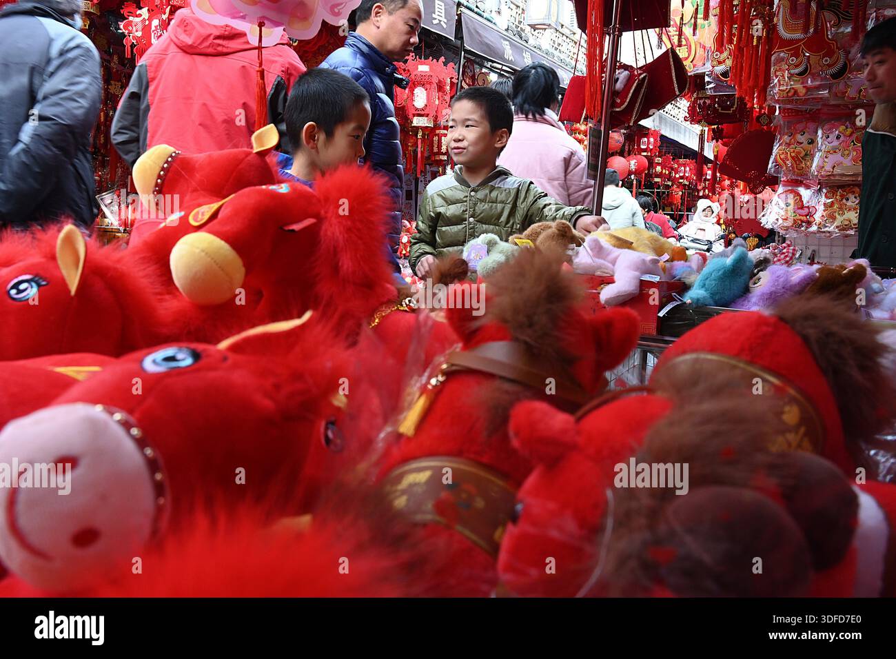 People shop Lunar New Year decorations at Chenghuang Temple market in ...