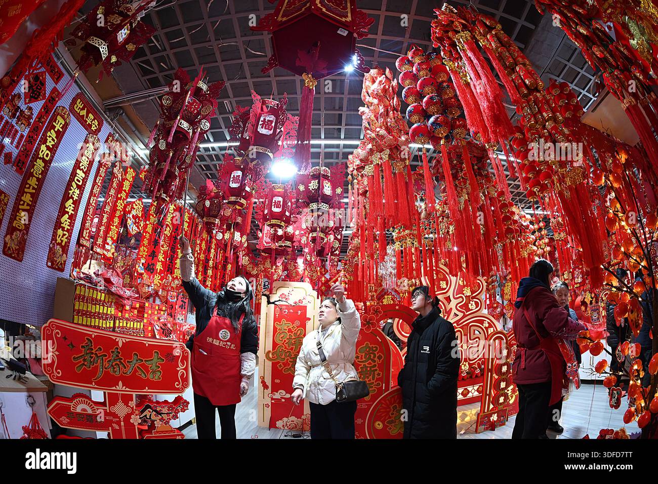 People shop Lunar New Year decorations at Chenghuang Temple market in ...
