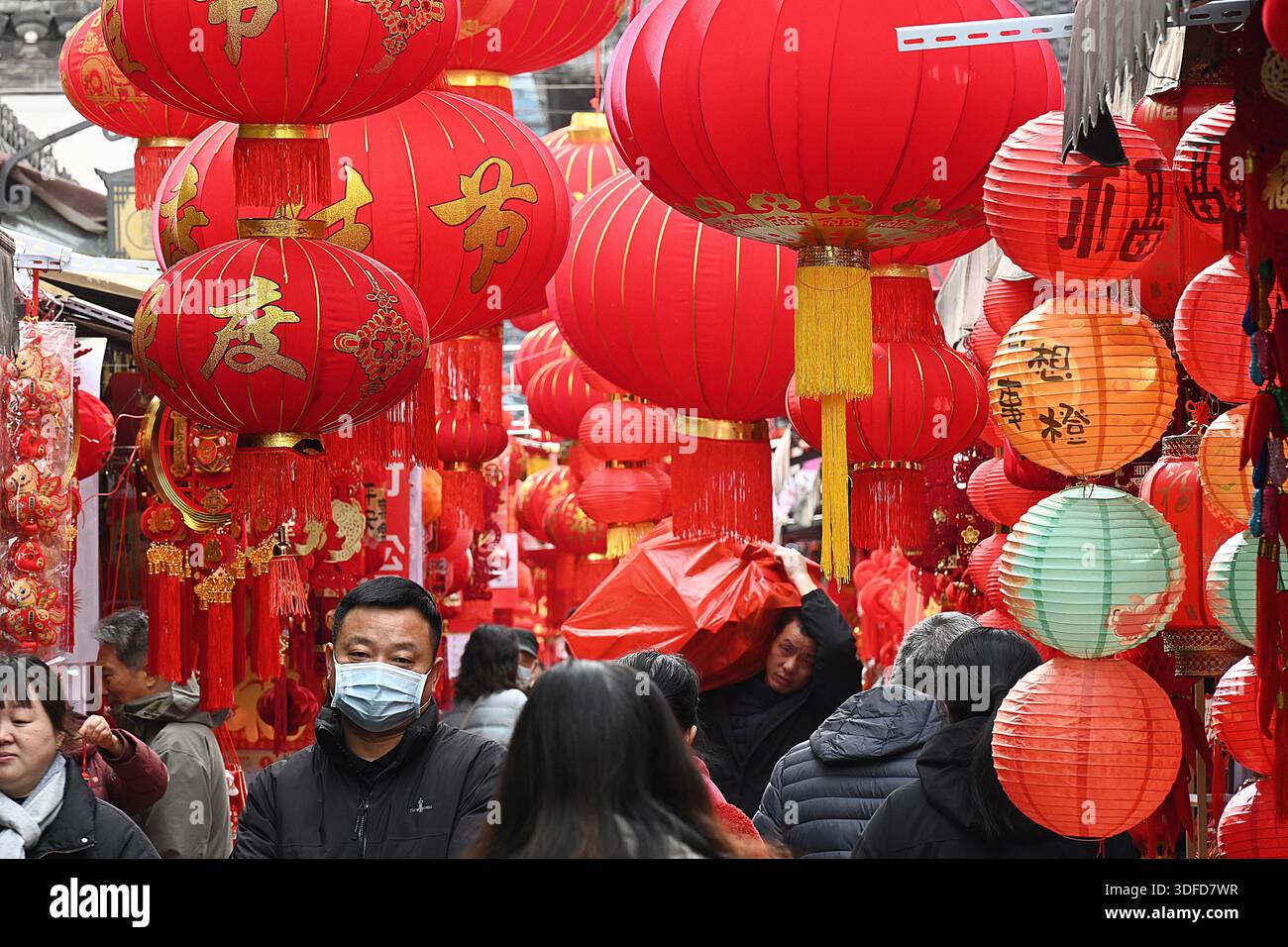 People shop Lunar New Year decorations at Chenghuang Temple market in ...