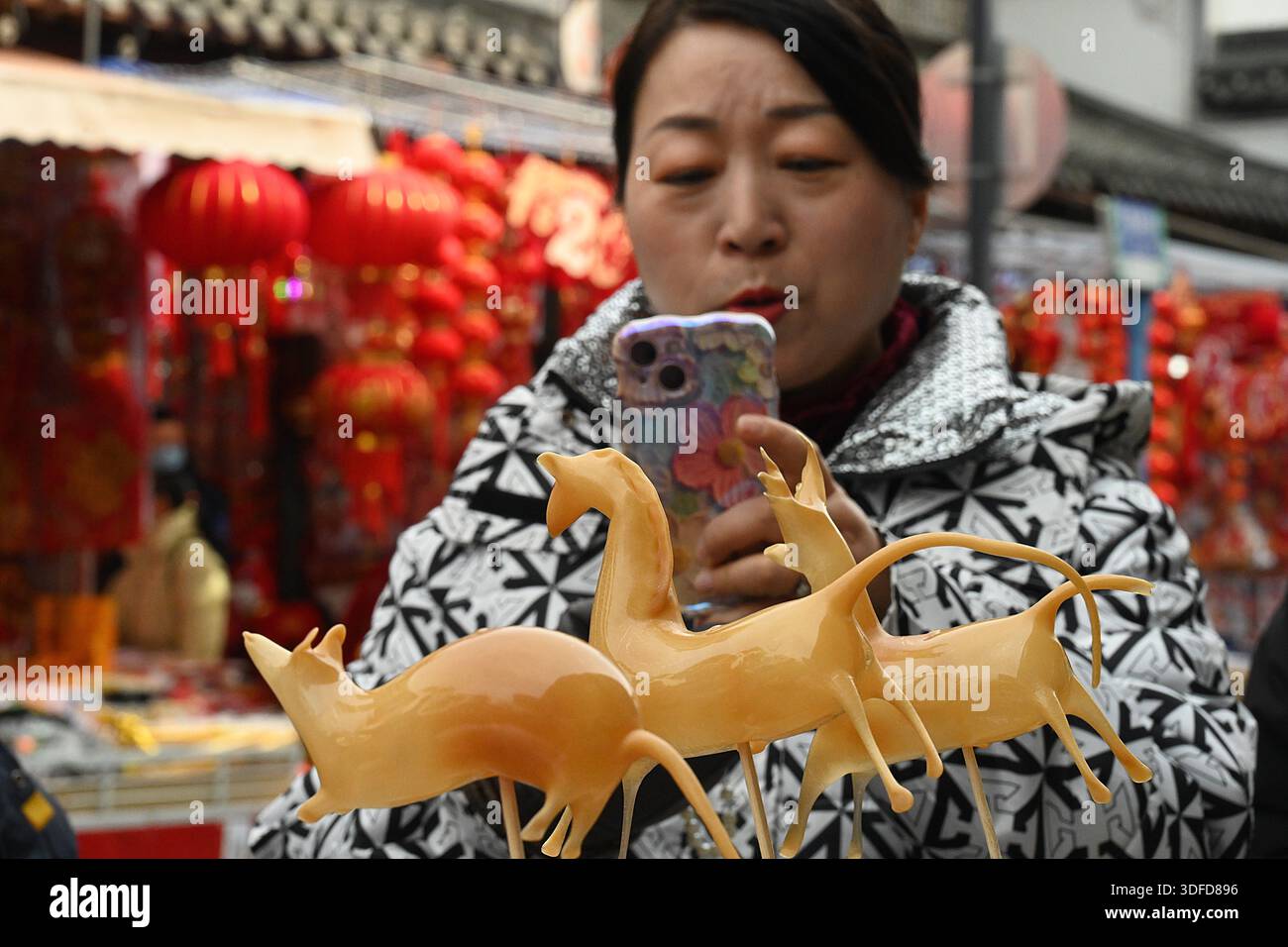 People shop Lunar New Year decorations at Chenghuang Temple market in ...