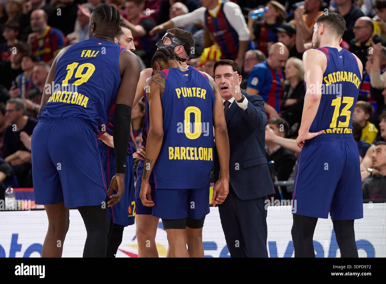 Xavi Pascual, headcoach of FC Barcelona with players during the ...