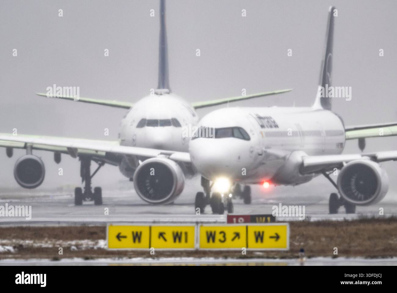 12 January 2026, Hesse, Frankfurt/Main: Lufthansa passenger planes wait ...