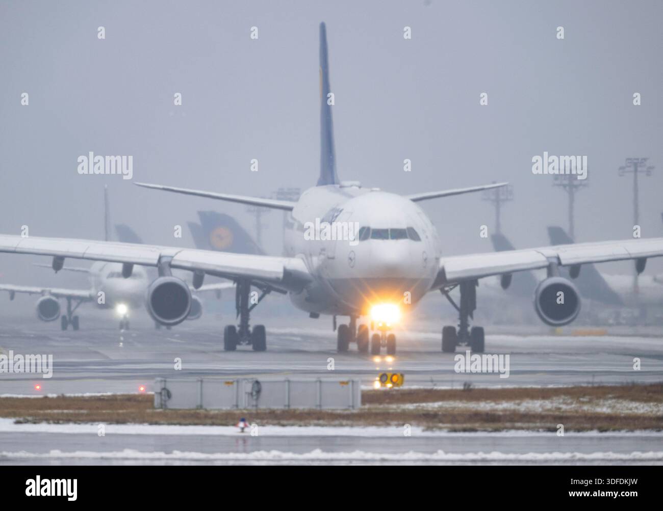 12 January 2026, Hesse, Frankfurt/Main: Passenger planes wait for ...