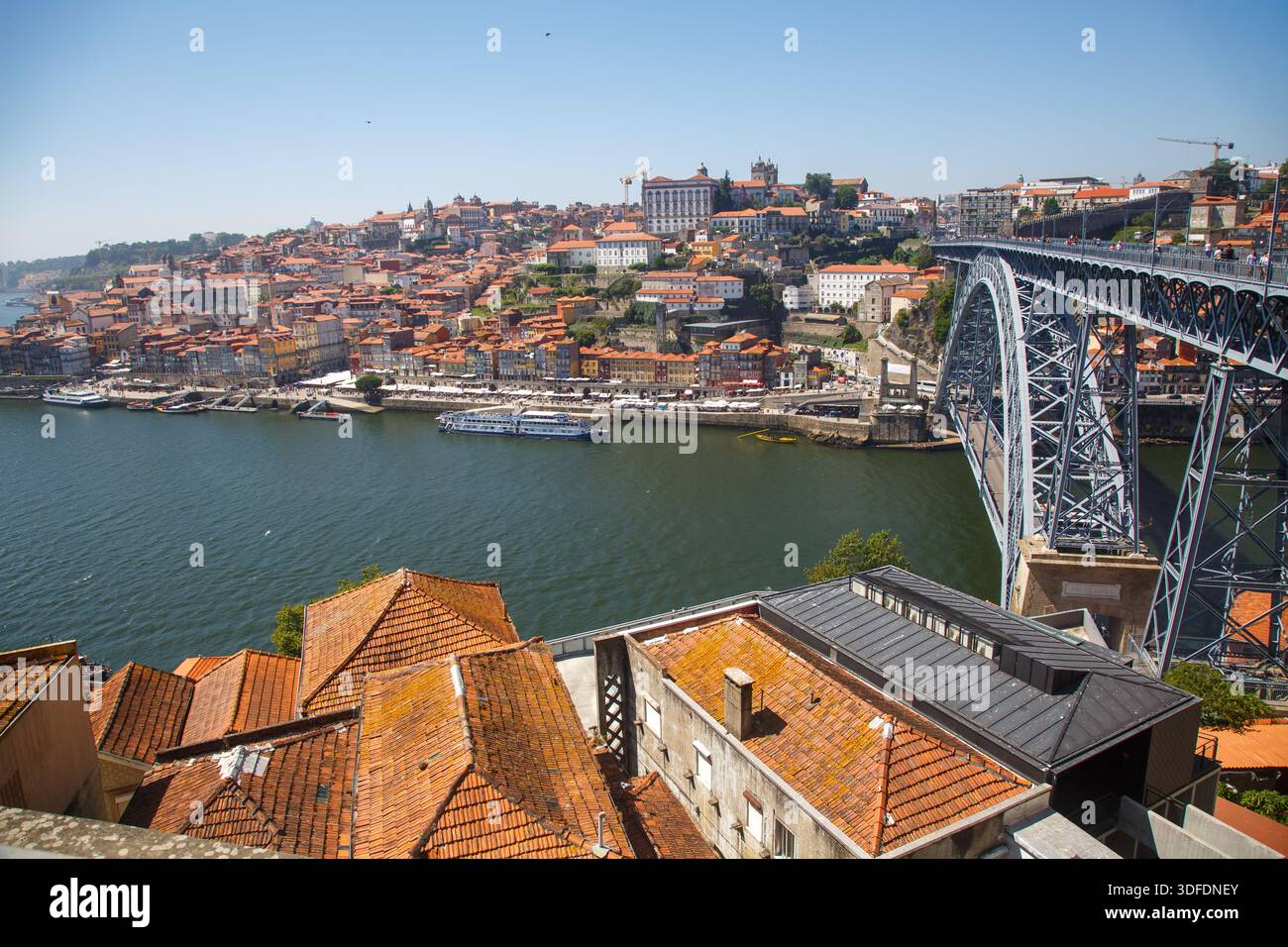 The Luis I Bridge over Douro river and the historical portuguese style ...