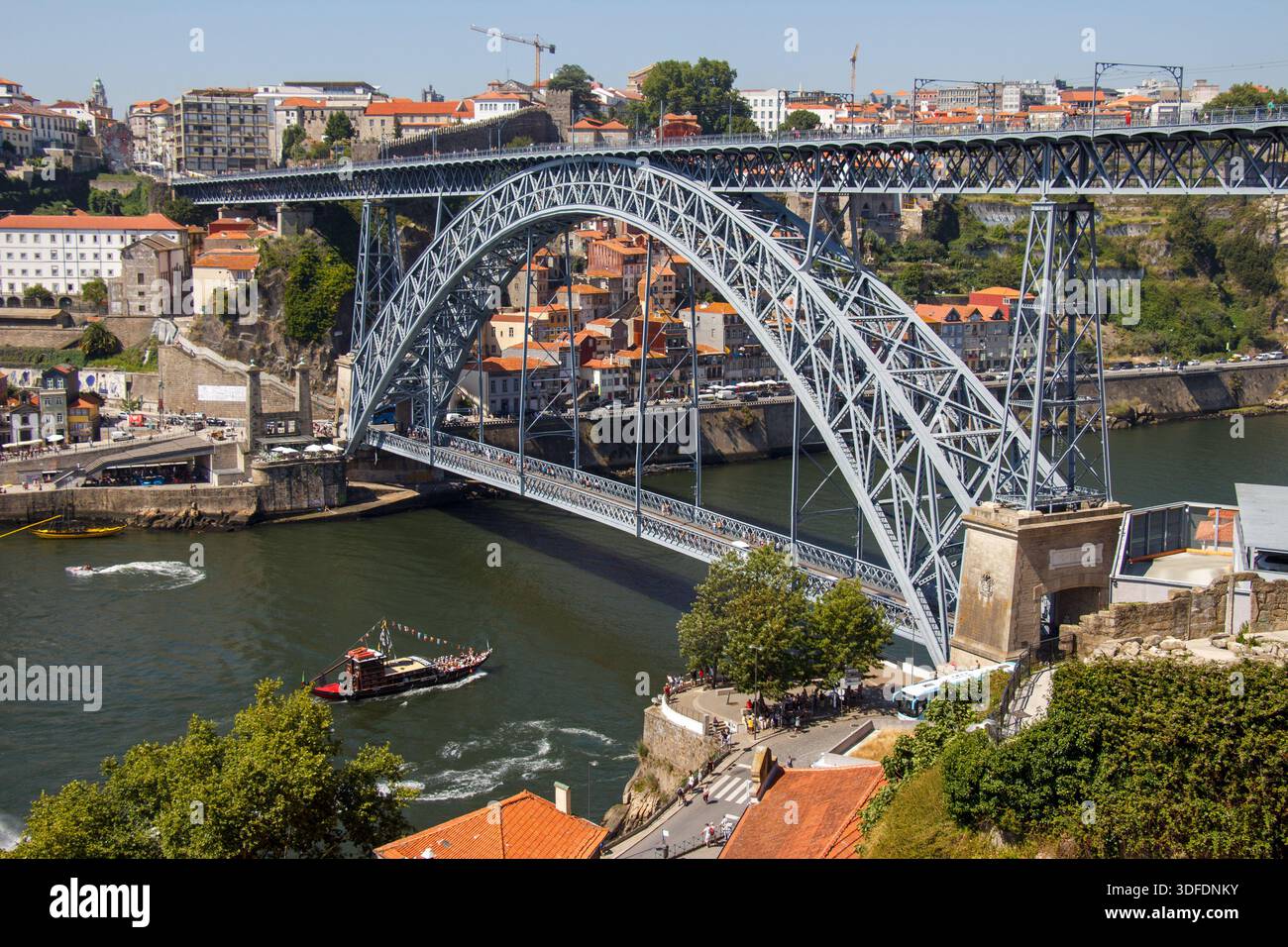 The Luis I Bridge over Douro river and the historical portuguese style ...