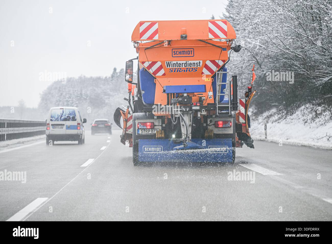 12 January 2026, Baden-Württemberg, Aalen: A winter service vehicle is ...